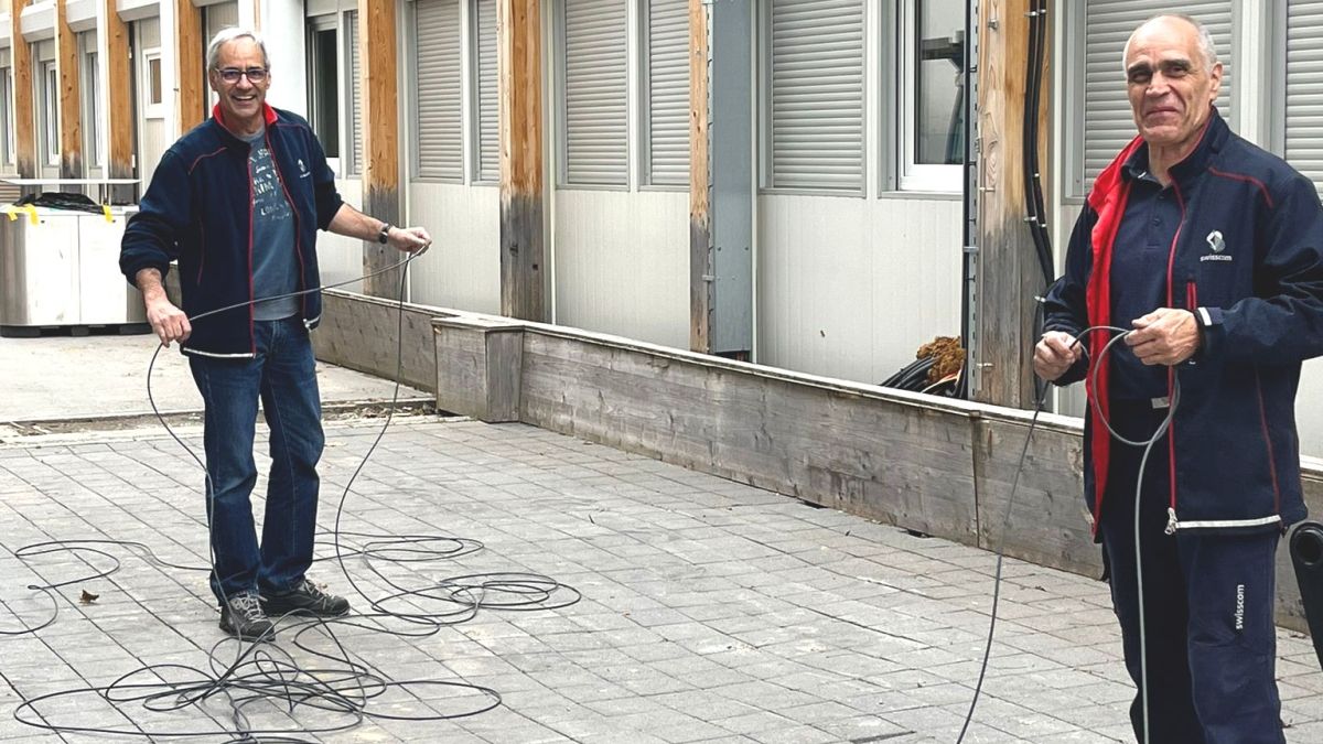Laying fibre optics in the Valais Alps. | cablex.