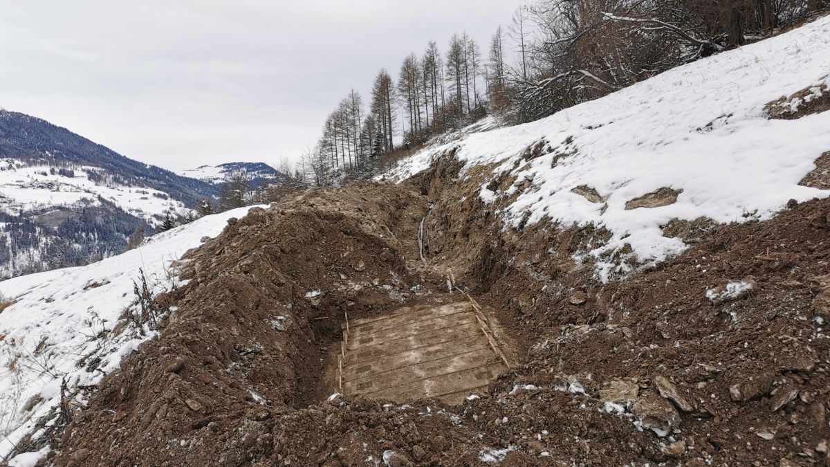 Brienz-Brinzauls slides and causes disruption. | cablex.